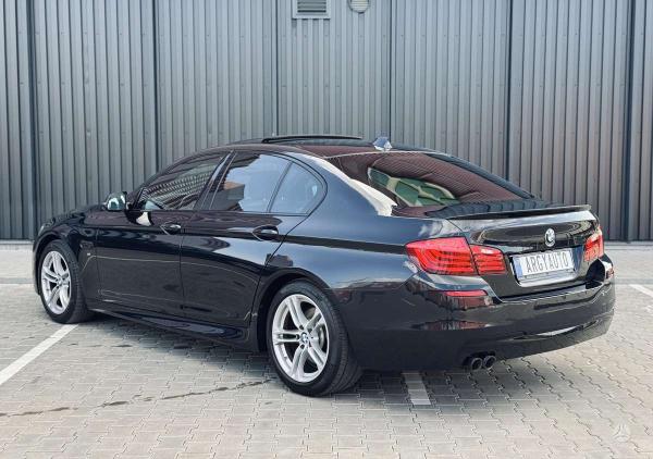 Blue BMW 520 2015 in Kaunas, with an engine capacity of 2.00 L and mileage of 240 thousand km for 14900 €, photo 8 on AUTOMOTO.COM.LV