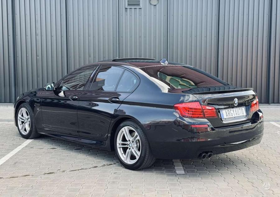 Blue BMW 520 2015 in Kaunas, with an engine capacity of 2.00 L and mileage of 240 thousand km for 14900 €, photo 8 on AUTOMOTO.COM.LV