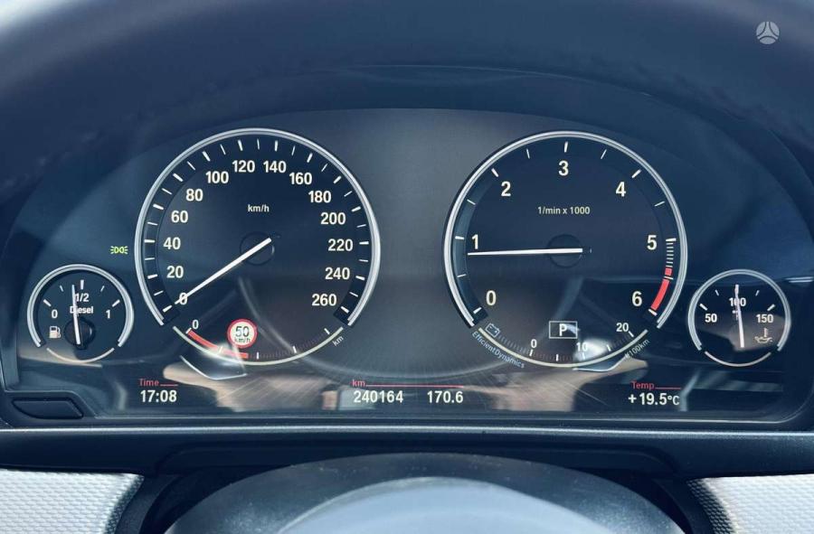 Blue BMW 520 2015 in Kaunas, with an engine capacity of 2.00 L and mileage of 240 thousand km for 14900 €, photo 22 on AUTOMOTO.COM.LV