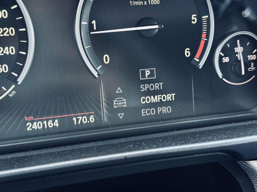 Blue BMW 520 2015 in Kaunas, with an engine capacity of 2.00 L and mileage of 240 thousand km for 14900 €, photo 23 on AUTOMOTO.COM.LV