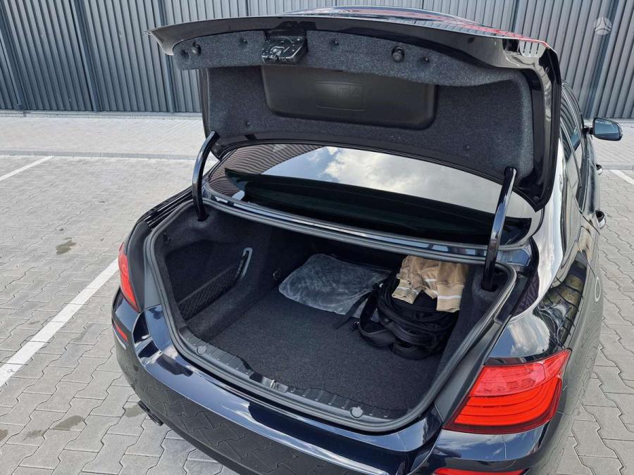 Blue BMW 520 2015 in Kaunas, with an engine capacity of 2.00 L and mileage of 240 thousand km for 14900 €, photo 31 on AUTOMOTO.COM.LV