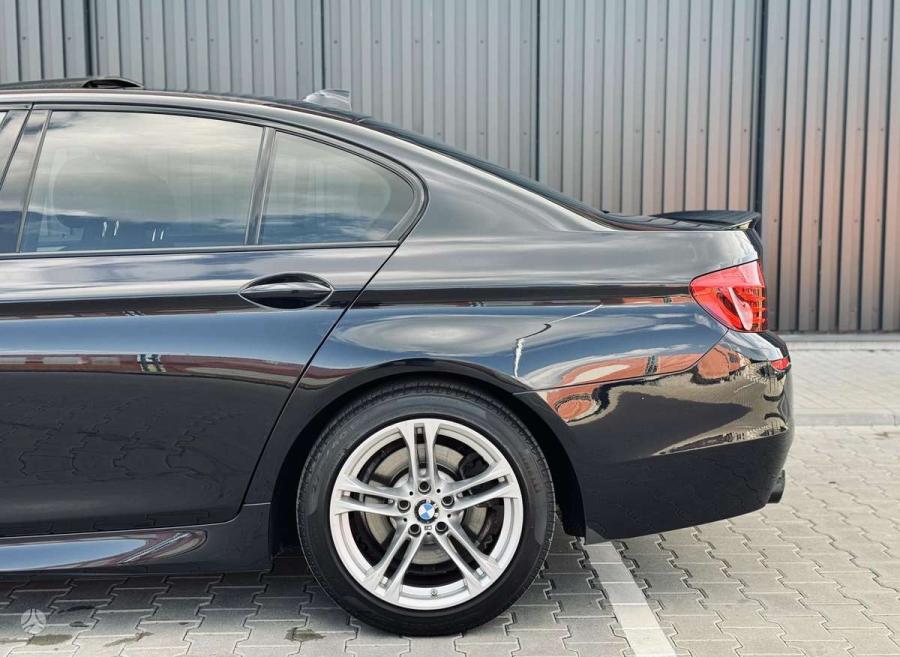 Blue BMW 520 2015 in Kaunas, with an engine capacity of 2.00 L and mileage of 240 thousand km for 14900 €, photo 42 on AUTOMOTO.COM.LV
