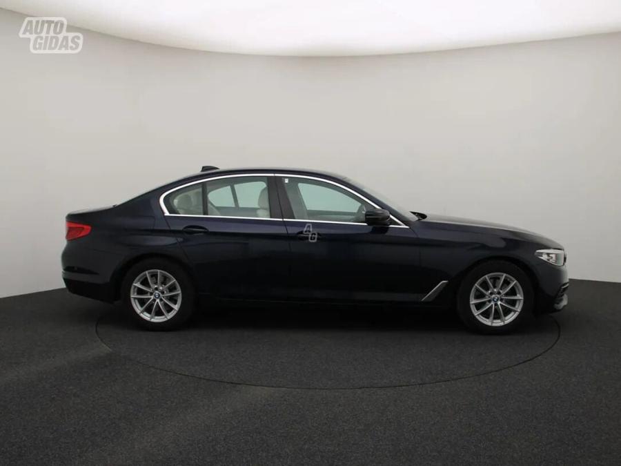 Blue BMW 520 2017 in Vilnius, with an engine capacity of 2.00 L and mileage of 230 thousand km for 18199 €, photo 9 on AUTOMOTO.COM.LV