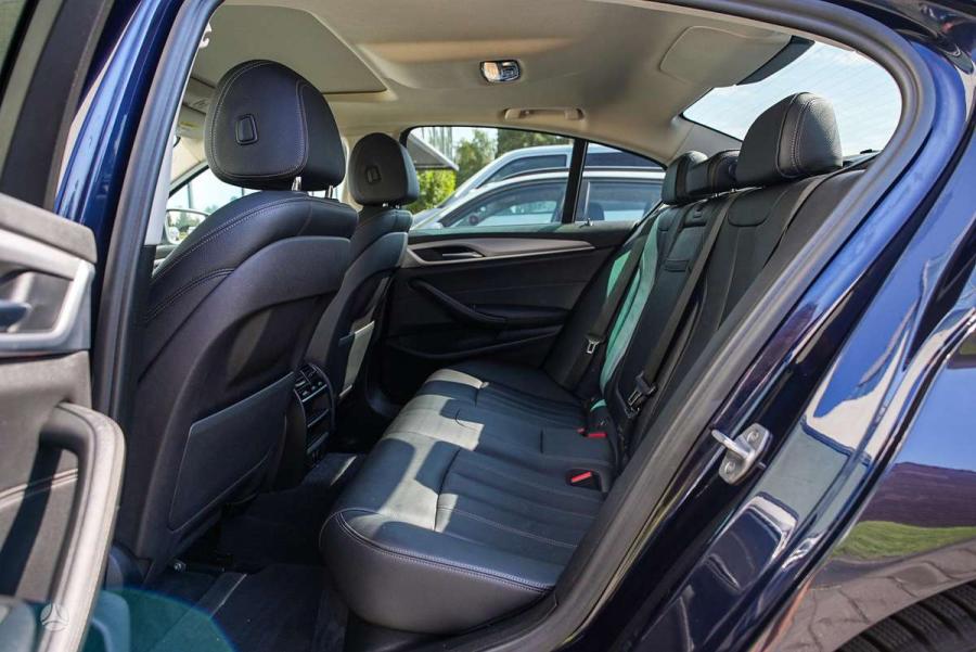 Blue BMW 520 2017 in Marijampole, with an engine capacity of 2.00 L and mileage of 104 thousand km for 16950 €, photo 35 on AUTOMOTO.COM.LV
