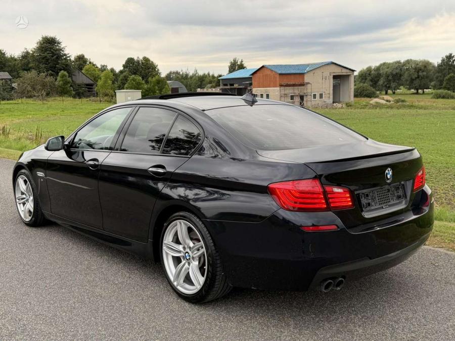 Blue BMW 520 2017 in Prienai, with an engine capacity of 2.00 L and mileage of 270 thousand km for 11900 €, photo 8 on AUTOMOTO.COM.LV