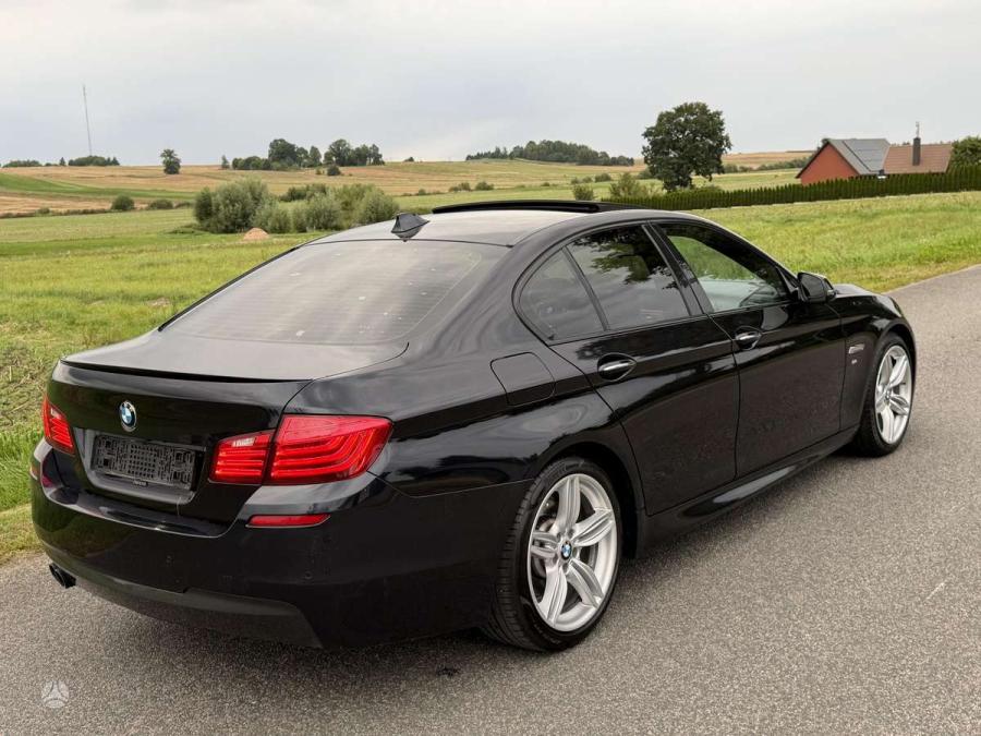 Blue BMW 520 2017 in Prienai, with an engine capacity of 2.00 L and mileage of 270 thousand km for 11900 €, photo 9 on AUTOMOTO.COM.LV