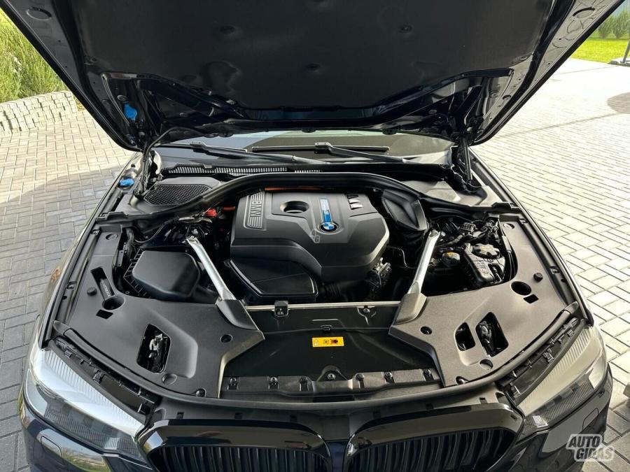 Blue BMW 520 2018 in Kupiskis, with an engine capacity of 2.00 L and mileage of 83 thousand km for 22500 €, photo 14 on AUTOMOTO.COM.LV
