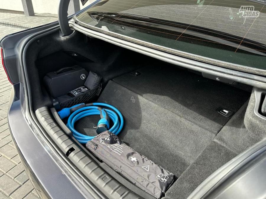 Blue BMW 520 2018 in Kupiskis, with an engine capacity of 2.00 L and mileage of 83 thousand km for 22500 €, photo 15 on AUTOMOTO.COM.LV
