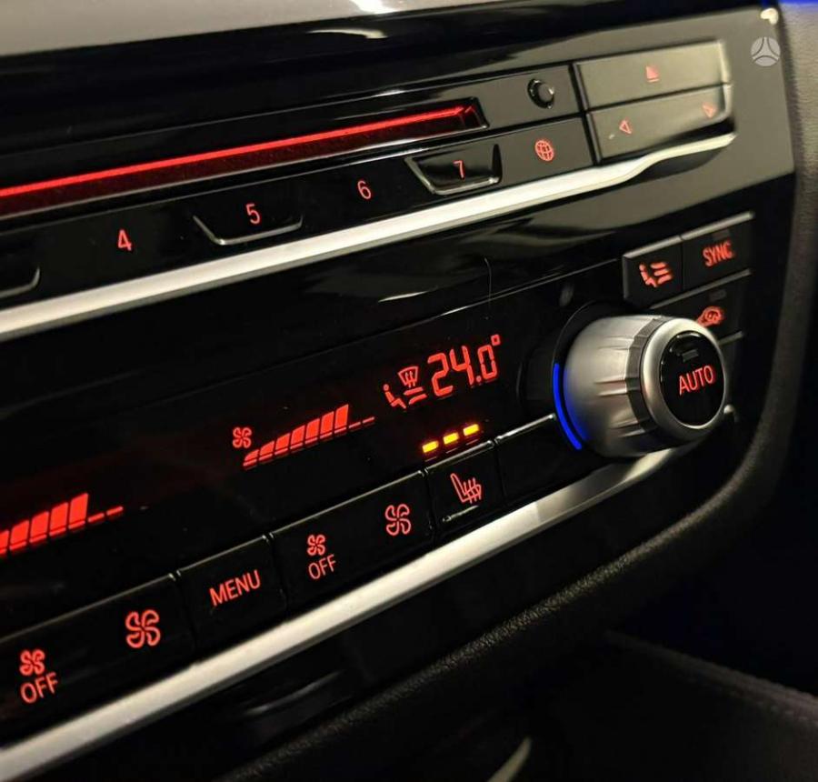 Blue BMW 520 2019 in Marijampole, with an engine capacity of 2.00 L and mileage of 321 thousand km for 17650 €, photo 17 on AUTOMOTO.COM.LV