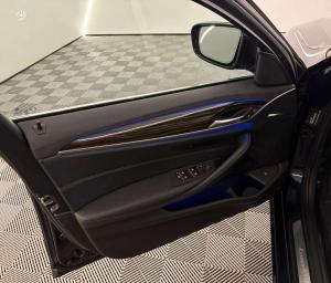 Blue BMW 520 2019 in Marijampole, with an engine capacity of 2.00 L and mileage of 321 thousand km for 17650 €, photo 34 on AUTOMOTO.COM.LV