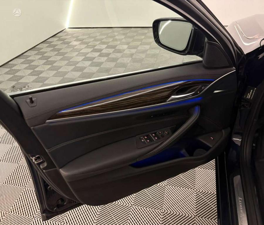 Blue BMW 520 2019 in Marijampole, with an engine capacity of 2.00 L and mileage of 321 thousand km for 17650 €, photo 34 on AUTOMOTO.COM.LV