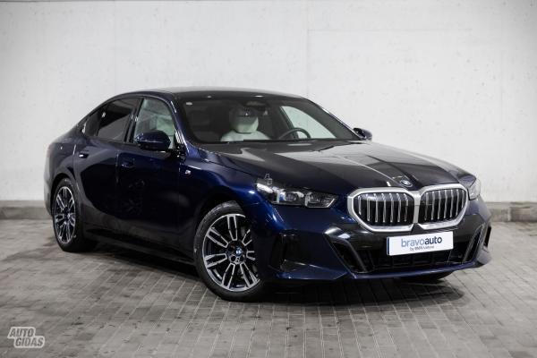 Blue BMW 520 2023 in Vilnius, with an engine capacity of 2.00 L and mileage of 89 thousand km for 49991 €, photo 3 on AUTOMOTO.COM.LV