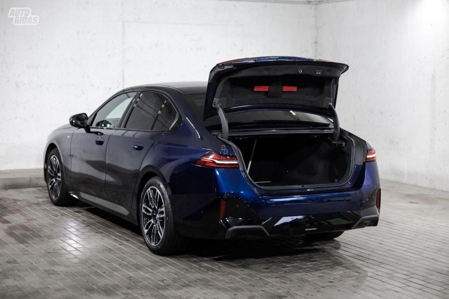 Zils BMW 520 2023 Viļņa, ar dzinēja tilpumu 2.00 L un nobraukumu 89 tūkst. km par 49991 €, foto 30 vietnē AUTOMOTO.COM.LV