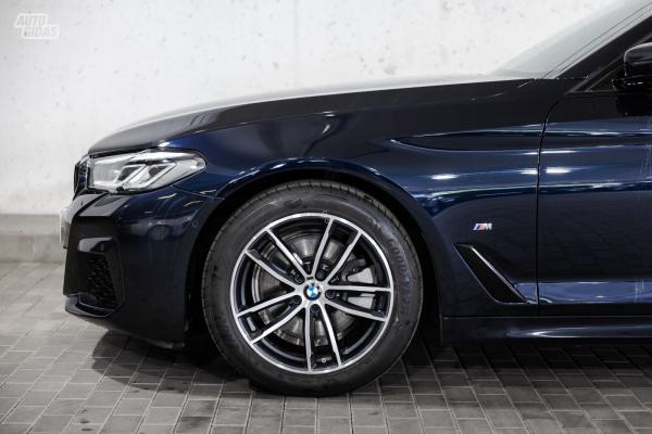 Blue BMW 520 2023 in Vilnius, with an engine capacity of 2.00 L and mileage of 42 thousand km for 39991 €, photo 5 on AUTOMOTO.COM.LV