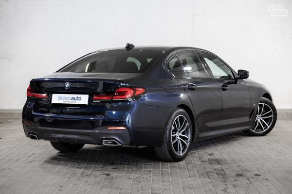 Blue BMW 520 2023 in Vilnius, with an engine capacity of 2.00 L and mileage of 42 thousand km for 39991 €, photo 9 on AUTOMOTO.COM.LV