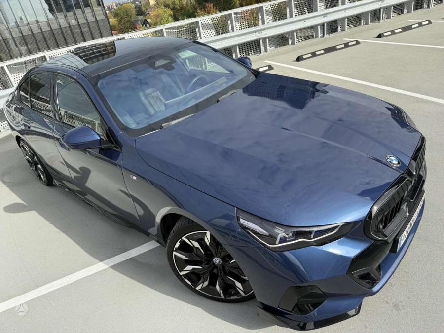 Zils BMW 520 2024 Viļņa, ar dzinēja tilpumu 2.00 L un nobraukumu 39 tūkst. km par 50900 €, foto 24 vietnē AUTOMOTO.COM.LV
