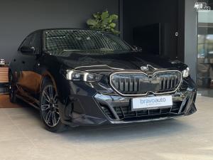 Blue BMW 520 2024 in Klaipeda, with an engine capacity of 2.00 L and mileage of 65 thousand km for 54991 €, photo 4 on AUTOMOTO.COM.LV