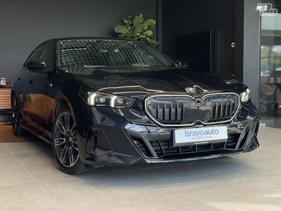 Blue BMW 520 2024 in Klaipeda, with an engine capacity of 2.00 L and mileage of 65 thousand km for 54991 €, photo 4 on AUTOMOTO.COM.LV