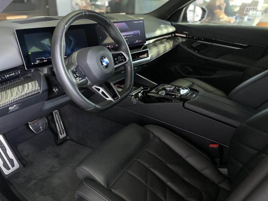 Blue BMW 520 2024 in Klaipeda, with an engine capacity of 2.00 L and mileage of 65 thousand km for 54991 €, photo 13 on AUTOMOTO.COM.LV