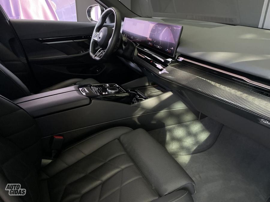 Blue BMW 520 2024 in Klaipeda, with an engine capacity of 2.00 L and mileage of 65 thousand km for 54991 €, photo 15 on AUTOMOTO.COM.LV