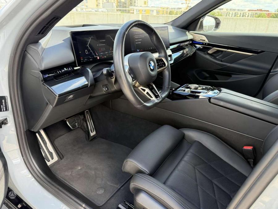 Blue BMW 520 2024 in Vilnius, with an engine capacity of 2.00 L and mileage of 59 thousand km for 55500 €, photo 15 on AUTOMOTO.COM.LV