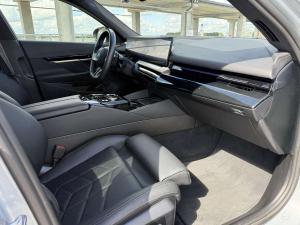 Blue BMW 520 2024 in Vilnius, with an engine capacity of 2.00 L and mileage of 59 thousand km for 55500 €, photo 16 on AUTOMOTO.COM.LV