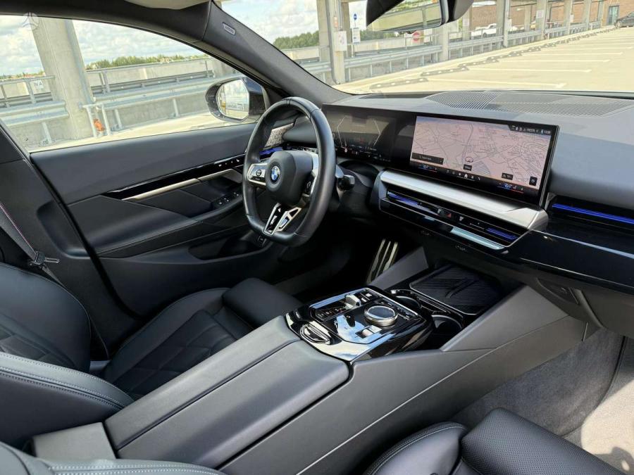 Blue BMW 520 2024 in Vilnius, with an engine capacity of 2.00 L and mileage of 59 thousand km for 55500 €, photo 36 on AUTOMOTO.COM.LV