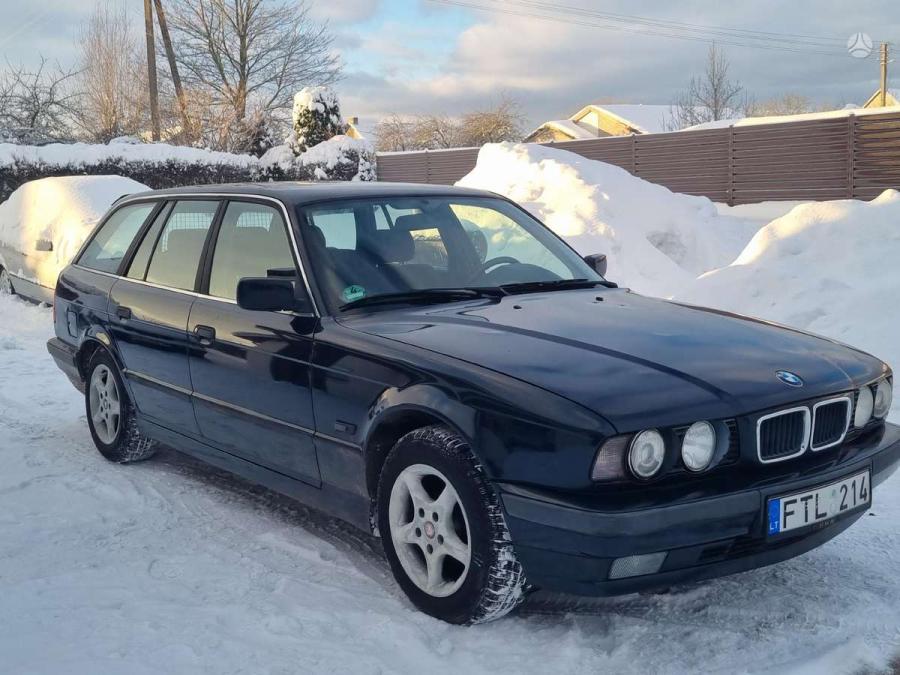 Blue BMW 520 1995 in Kretinga, with an engine capacity of 2.00 L and mileage of 450 thousand km for 2600 €, photo 3 on AUTOMOTO.COM.LV