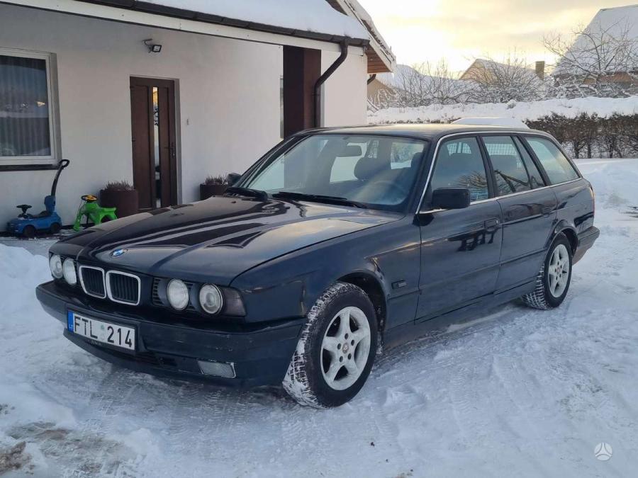 Blue BMW 520 1995 in Kretinga, with an engine capacity of 2.00 L and mileage of 450 thousand km for 2600 €, photo 4 on AUTOMOTO.COM.LV