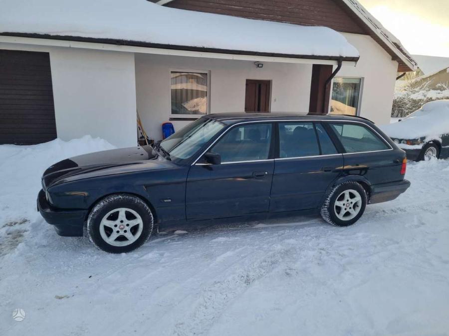 Blue BMW 520 1995 in Kretinga, with an engine capacity of 2.00 L and mileage of 450 thousand km for 2600 €, photo 9 on AUTOMOTO.COM.LV