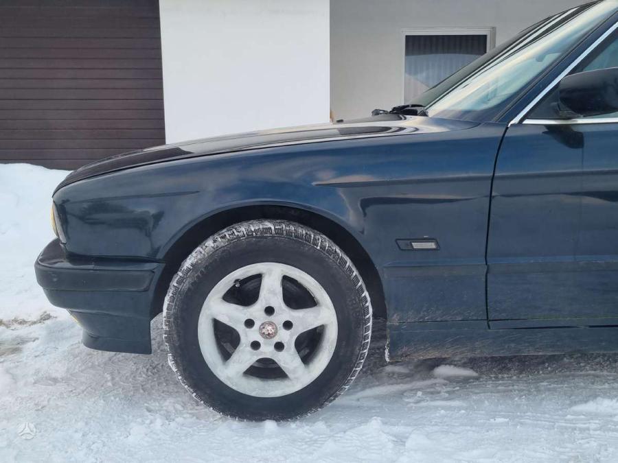 Blue BMW 520 1995 in Kretinga, with an engine capacity of 2.00 L and mileage of 450 thousand km for 2600 €, photo 15 on AUTOMOTO.COM.LV