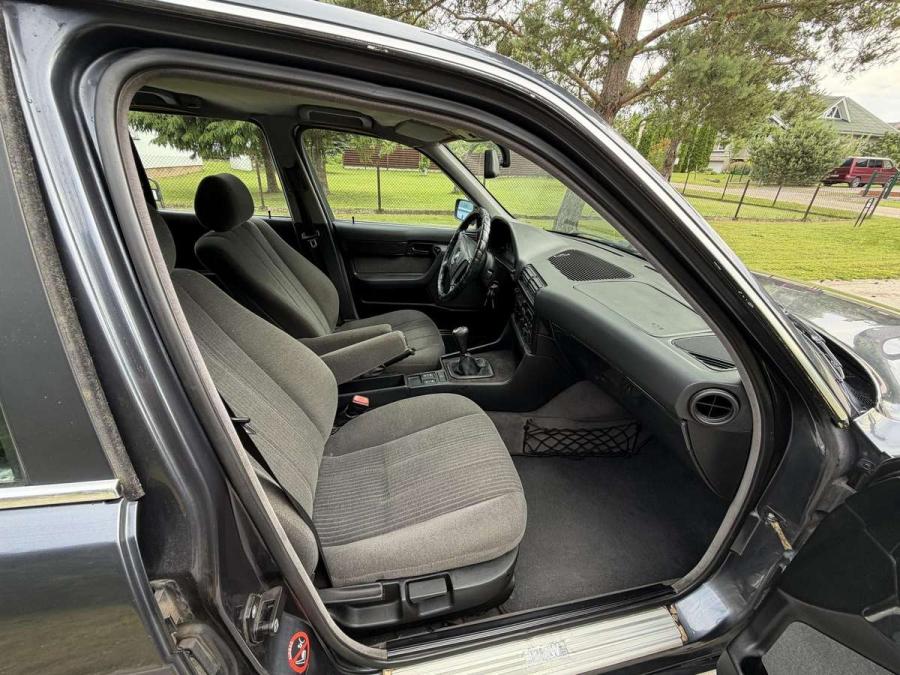 Zils BMW 520 1995 Kretinga, ar dzinēja tilpumu 1.99 L un nobraukumu 300 tūkst. km par 2900 €, foto 14 vietnē AUTOMOTO.COM.LV