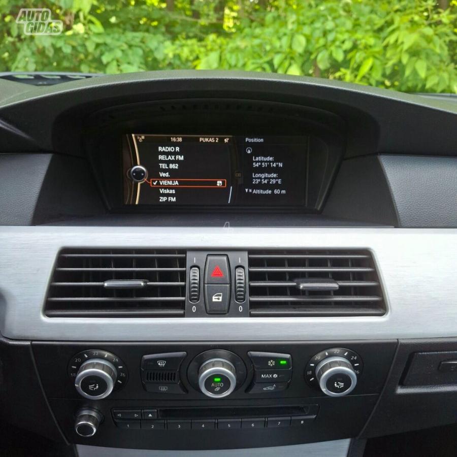 Blue BMW 520 2009 in Kaunas, with an engine capacity of 2.00 L and mileage of 350 thousand km for 4499 €, photo 18 on AUTOMOTO.COM.LV