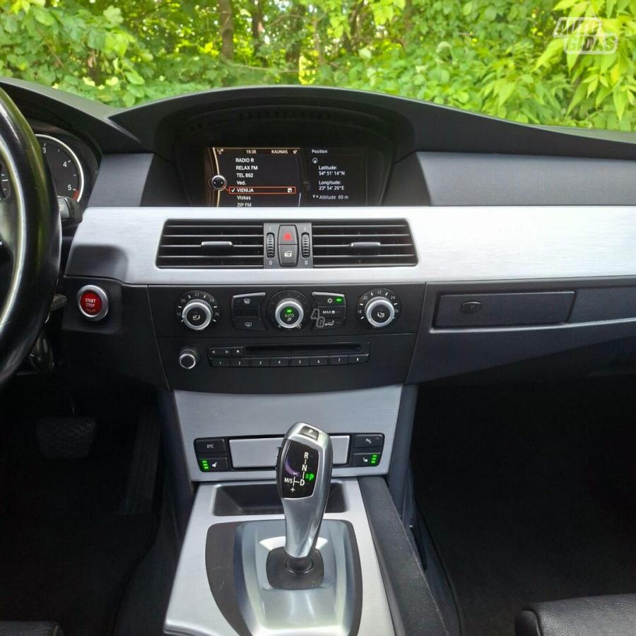 Blue BMW 520 2009 in Kaunas, with an engine capacity of 2.00 L and mileage of 350 thousand km for 4499 €, photo 19 on AUTOMOTO.COM.LV