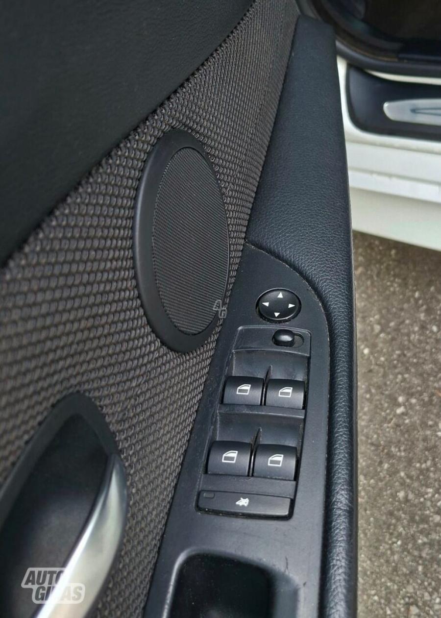 Blue BMW 520 2009 in Kaunas, with an engine capacity of 2.00 L and mileage of 350 thousand km for 4499 €, photo 28 on AUTOMOTO.COM.LV