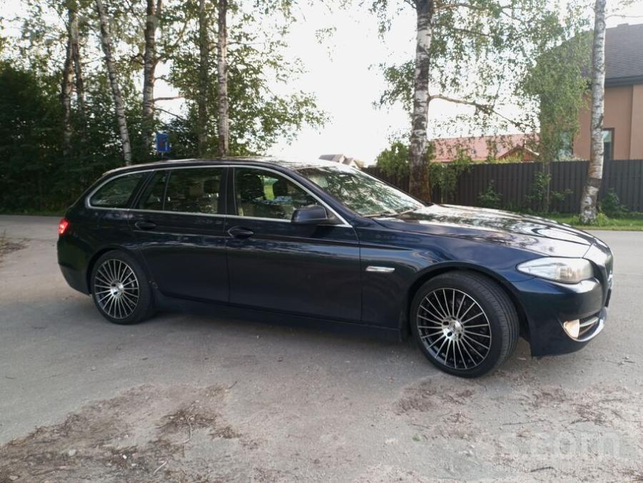 Blue BMW 520 2010 in Riga, with an engine capacity of 2.00 L and mileage of 613 thousand km for 5890 €, photo 1 on AUTOMOTO.COM.LV