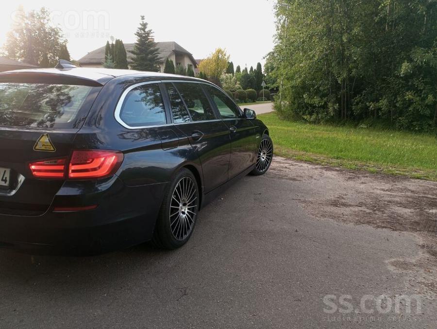Blue BMW 520 2010 in Riga, with an engine capacity of 2.00 L and mileage of 613 thousand km for 5890 €, photo 3 on AUTOMOTO.COM.LV