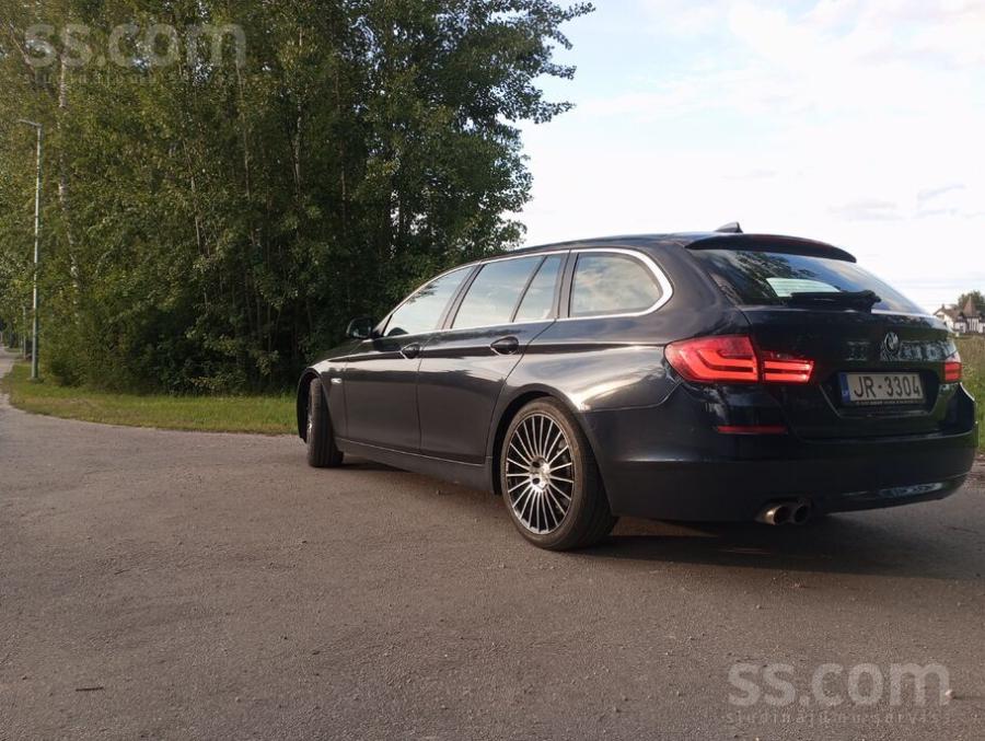 Blue BMW 520 2010 in Riga, with an engine capacity of 2.00 L and mileage of 613 thousand km for 5890 €, photo 4 on AUTOMOTO.COM.LV