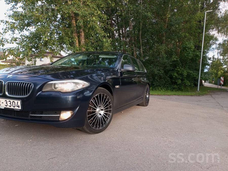 Blue BMW 520 2010 in Riga, with an engine capacity of 2.00 L and mileage of 613 thousand km for 5890 €, photo 5 on AUTOMOTO.COM.LV