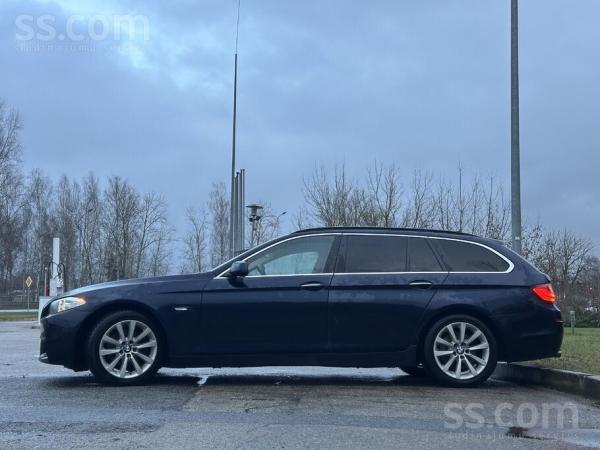 Blue BMW 520 2010 in Riga, with an engine capacity of 2.00 L and mileage of 375 thousand km for 8200 €, photo 4 on AUTOMOTO.COM.LV
