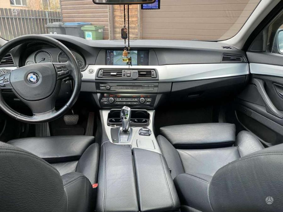 Blue BMW 520 2010 in Siauliai, with an engine capacity of 2.00 L and mileage of 345 thousand km for 7500 €, photo 10 on AUTOMOTO.COM.LV