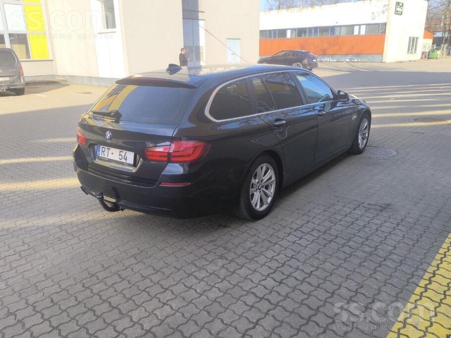 Blue BMW 520 2010 in Riga, with an engine capacity of 2.00 L and mileage of 303 thousand km for 6850 €, photo 4 on AUTOMOTO.COM.LV