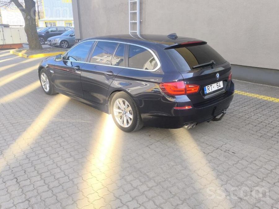 Blue BMW 520 2010 in Riga, with an engine capacity of 2.00 L and mileage of 303 thousand km for 6850 €, photo 6 on AUTOMOTO.COM.LV