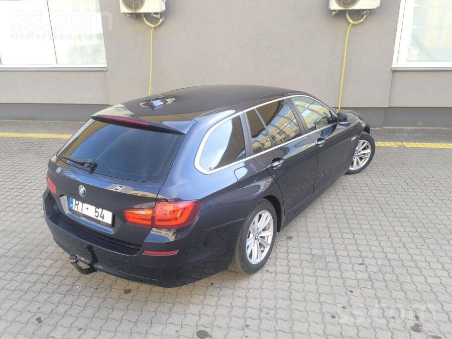 Blue BMW 520 2010 in Riga, with an engine capacity of 2.00 L and mileage of 303 thousand km for 6850 €, photo 8 on AUTOMOTO.COM.LV
