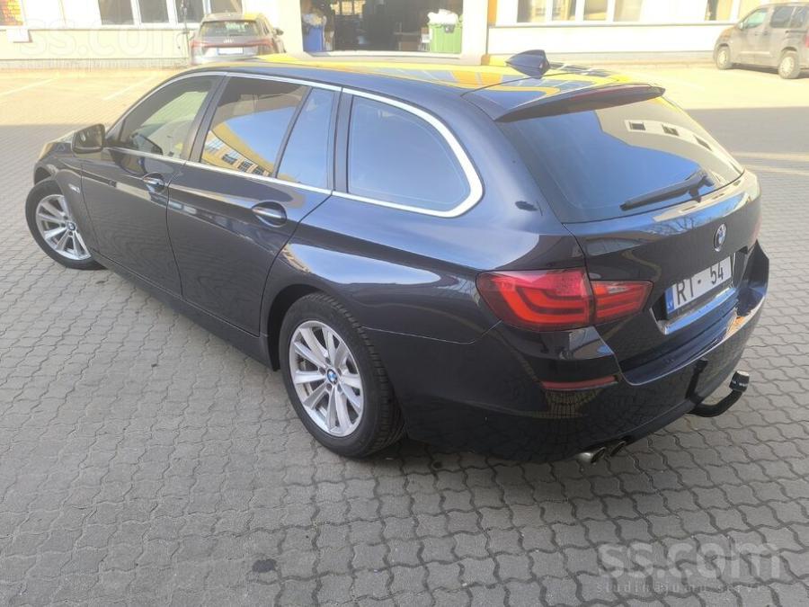 Blue BMW 520 2010 in Riga, with an engine capacity of 2.00 L and mileage of 303 thousand km for 6850 €, photo 9 on AUTOMOTO.COM.LV