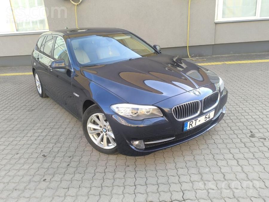 Blue BMW 520 2010 in Riga, with an engine capacity of 2.00 L and mileage of 303 thousand km for 6850 €, photo 10 on AUTOMOTO.COM.LV