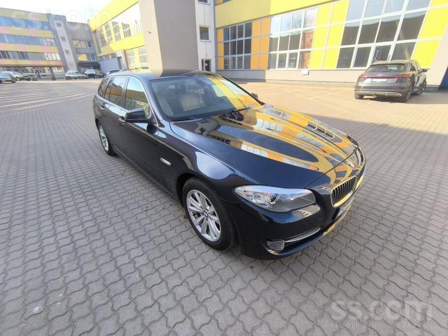 Blue BMW 520 2010 in Riga, with an engine capacity of 2.00 L and mileage of 303 thousand km for 6850 €, photo 14 on AUTOMOTO.COM.LV