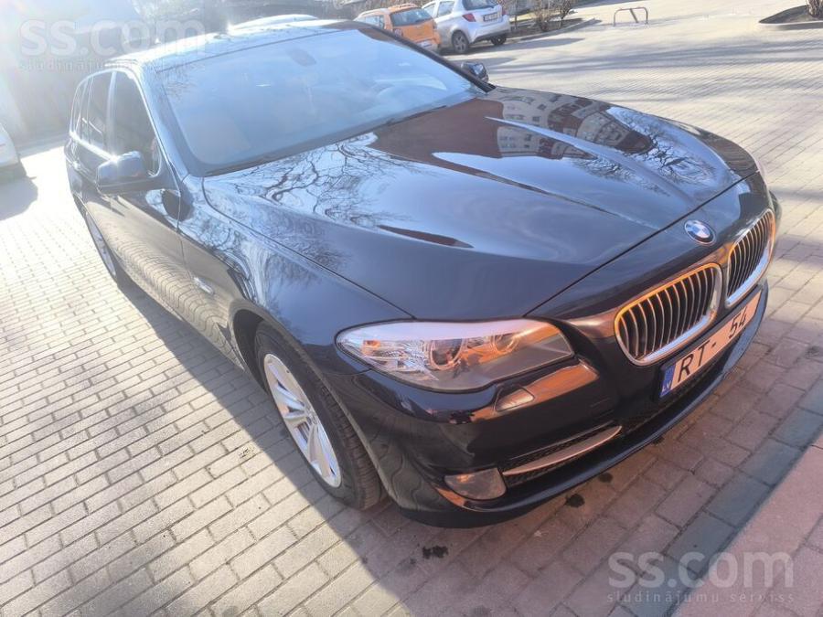 Blue BMW 520 2010 in Riga, with an engine capacity of 2.00 L and mileage of 303 thousand km for 6850 €, photo 28 on AUTOMOTO.COM.LV