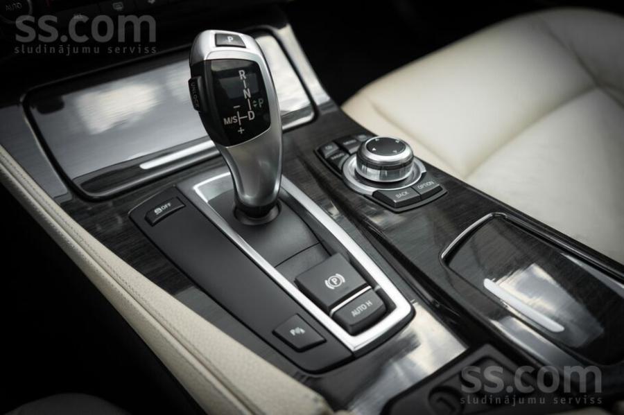Zils BMW 520 2010 Rīga, ar dzinēja tilpumu 2.00 L un nobraukumu 348 tūkst. km par 5995 €, foto 25 vietnē AUTOMOTO.COM.LV