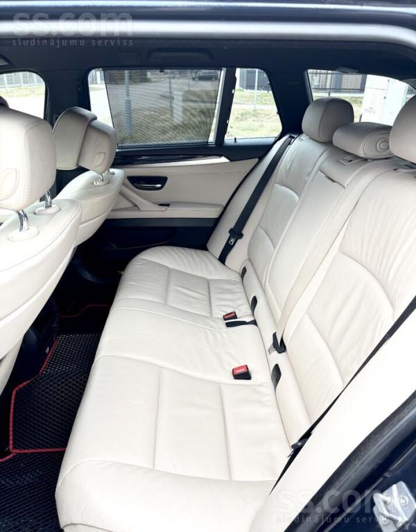 Blue BMW 520 2010 in Riga, with an engine capacity of 2.00 L and mileage of 330 thousand km for 7700 €, photo 7 on AUTOMOTO.COM.LV